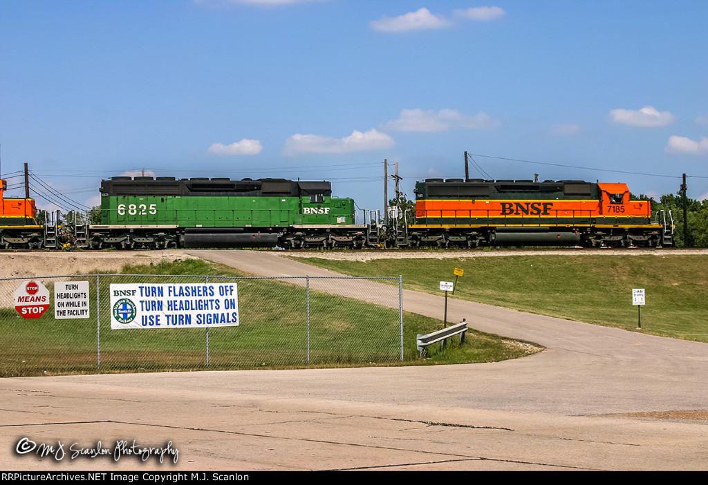 BNSF 6825 & BNSF 7185